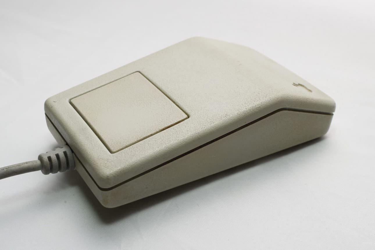 Apple Monochrome Monitor IIe Datasheet - Silicon Features